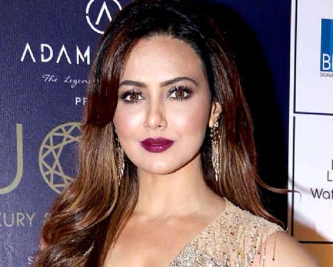 सना खान को नहीं पता कौन है उर्वशी रौतेला, पढ़िए पूरी खबर