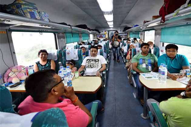 49 पैसे में मिलता है 10 लाख का बीमा, जानिए IRCTC का क्या है खास ऑफर ...