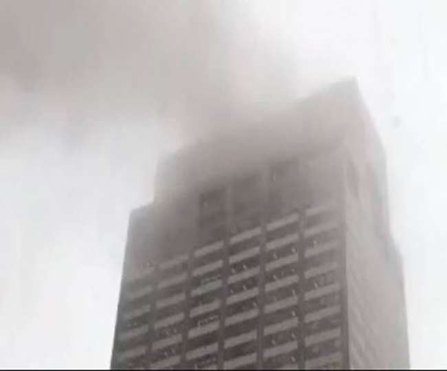 New york: 51 मंजिला इमारत पर क्रैश हुआ प्लेन, पायलट की मौत - Helicopter ...