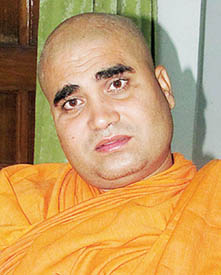 प्लास्टिक ने दूषित किया यात्रा मार्ग