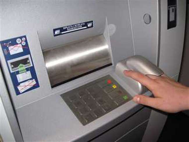 PIN याद नहीं रहता तो अब आप ATM को दिखाइए अंगूठा, निकल जाएगा पैसा