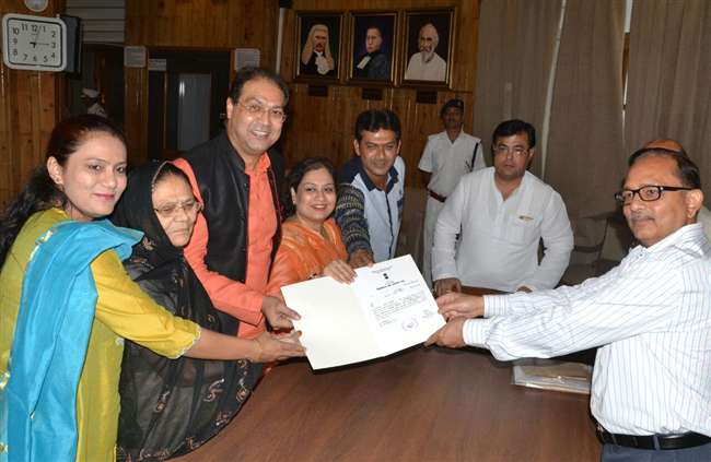 मंत्री मोहसिन रजा भी निर्विरोध विधान परिषद सदस्य निर्वाचित