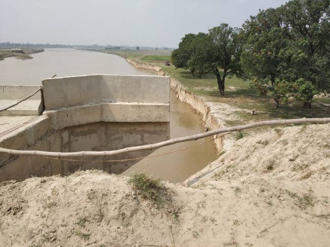 कटा पुल का अप्रोच मार्ग, आवागमन बाधित - Approach approach of cut ...