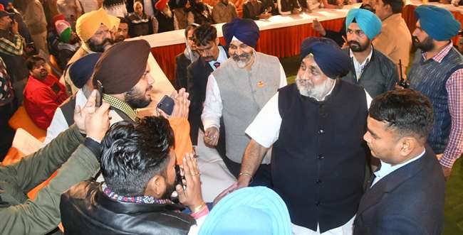 सुखबीर बादल ने खेला बड़ा दांव, पूर्व विधायक हरीश राय ढांडा को शिअद में ...