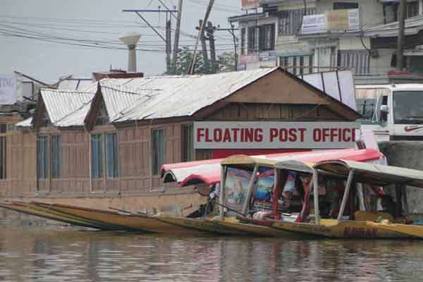 Kashmir : 200 साल पुराना है डल पर तैरता डाकखाना - 200 years old ...