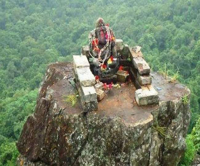 ढाई हजार फीट ऊंची पहाड़ी चोटी पर विराजित हैं ढोलकल के एकदंत, जानिए क् ...