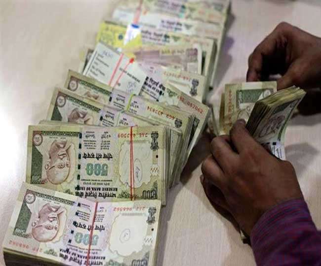 बड़े नोट बंद होने से दुबई तक हड़कंप वैश्विक अर्थव्यवस्था पर पड़ेगा प्रभाव