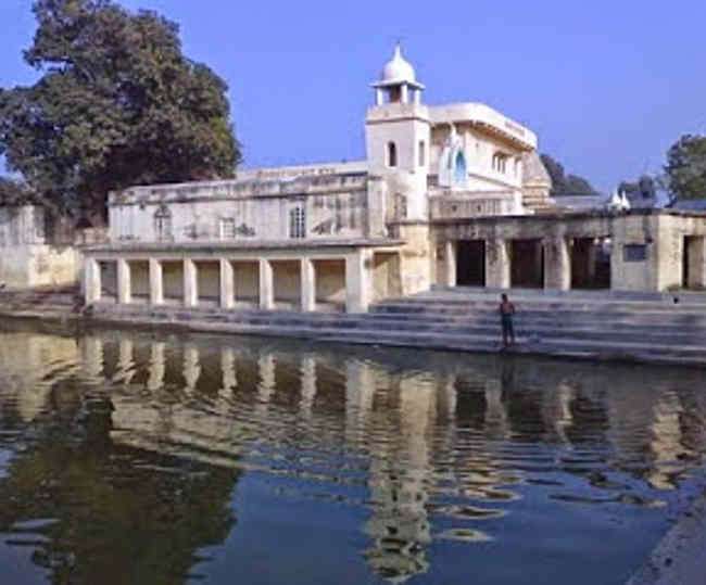 कामेश्वर धाम: शिव मंदिर जहां भस्‍म होकर कामदेव के अनंग बनने के चिन्‍ह ...