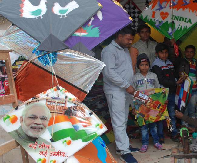 मकर संक्रांति पर आसमान में नजर आ रहे पीएम मोदी, 300 रुपये चुका खरीदी जा ...