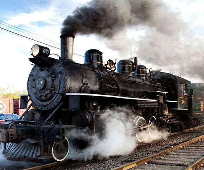 ऐतिहासिक ट्रैक पर दौड़ा 112 साल पुराना भाप इंजन