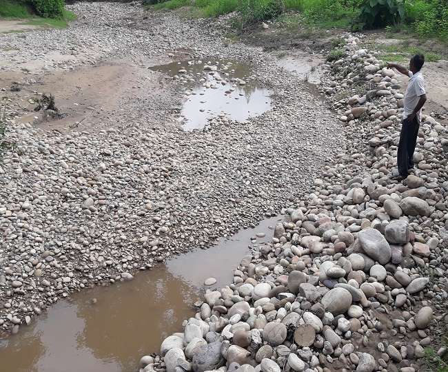 आठ साल मेहनत कर केशर ने बंधा बनाकर ग्रामीणों को जलभराव से बचाया jagran ...