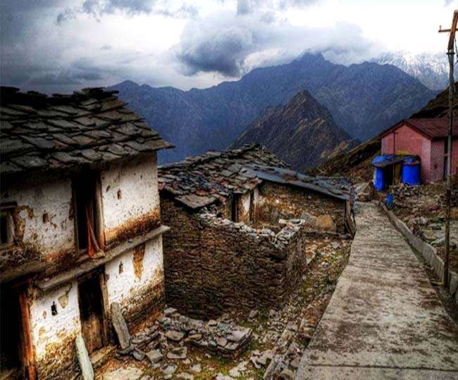 बदलती रही सरकारों के बीच पलायन के दर्द से कराहता रहा उत्तराखंड ...