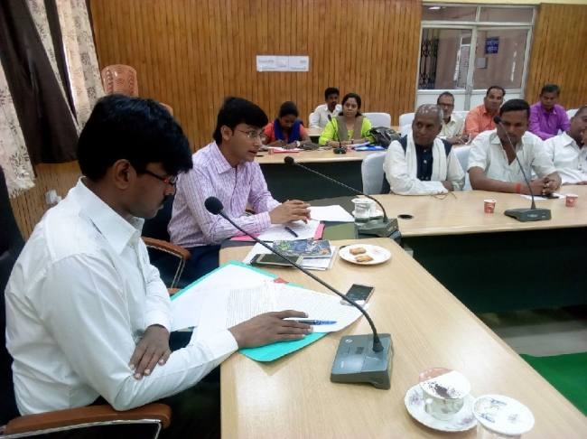 नीरा उत्पाद से जुड़े लोगों का लाइसेंस सहजता से हो उपलब्ध : डीएम - dm ...