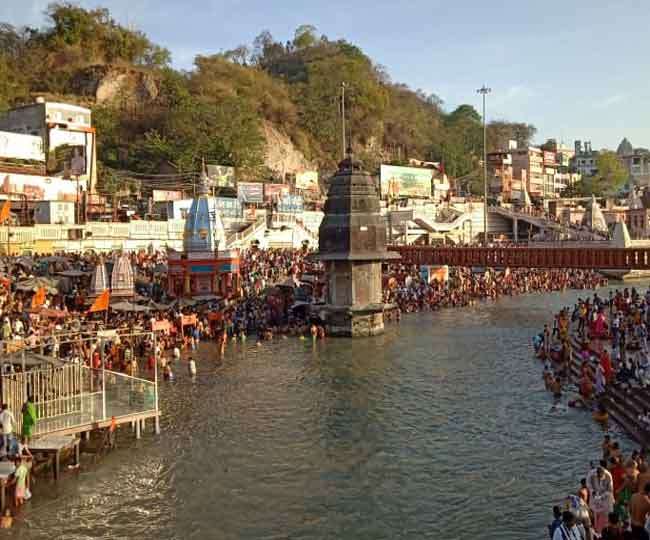 बैसाखी पर्व पर श्रद्धालुओं ने गंगा में लगाई आस्था की डुबकी - Devotees ...