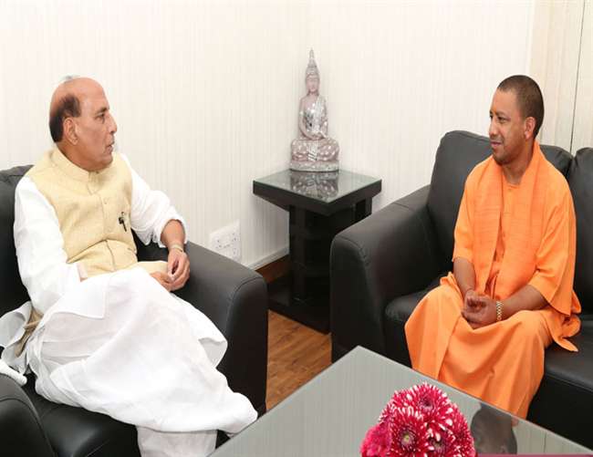 सीएम योगी आदित्यनाथ से आज भेंट करेंगे गृह मंत्री राजनाथ सिंह - Home ...