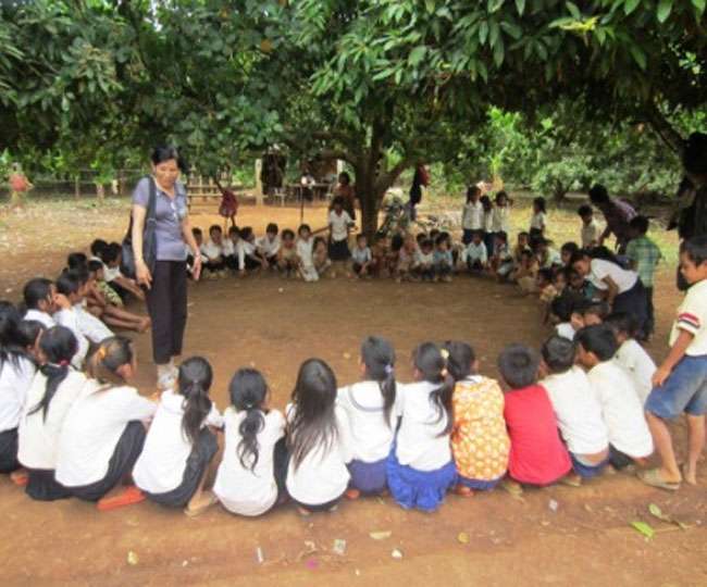 स्कूल की स्वच्छता को बढ़ाया मदद का हाथ