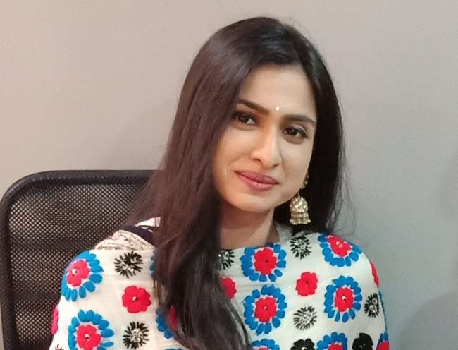 INTERVIEW: गुलज़ार के अल्फ़ाज़ों से सजा रीवा राठौड़ का गीत हुआ रिलीज़ ...