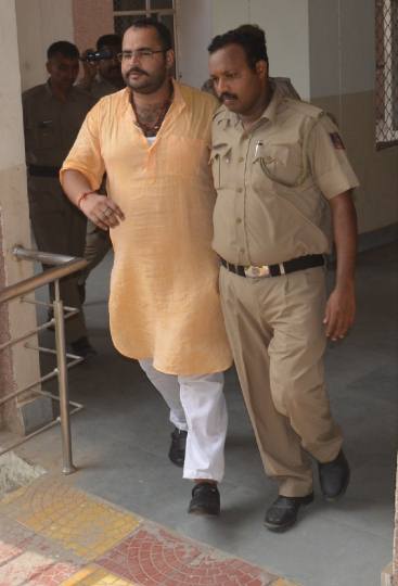 राठी के गुर्गे भूमिगत, मुन्ना खेमे में उबाल - Rathi's men underground