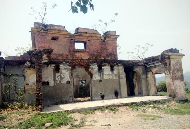 खंडहर हालत में सरकार की लापरवाही का सुबूत बना गेस्ट हाउस - guest house ...