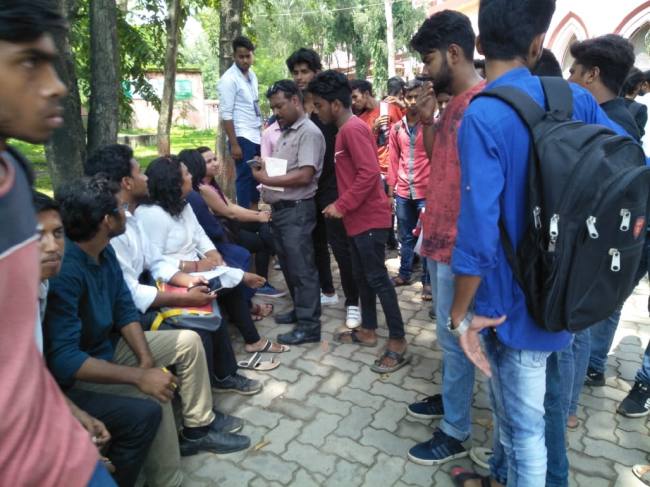 हेल्प डेस्क को लेकर भिड़े एबीवीपी-एआइडीएसओ - dispute for desk help ...