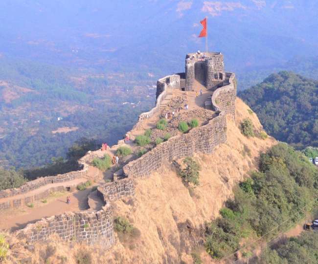 प्रतापगढ़ दुर्ग जहां छत्रपति शिवाजी ने बाघनख से चीर दिया था अफजल खान का ...