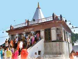 नवरात्रि के पहले दिन मां शारदा मंदिर पहुंचे 2 लाख श्रद्धालु