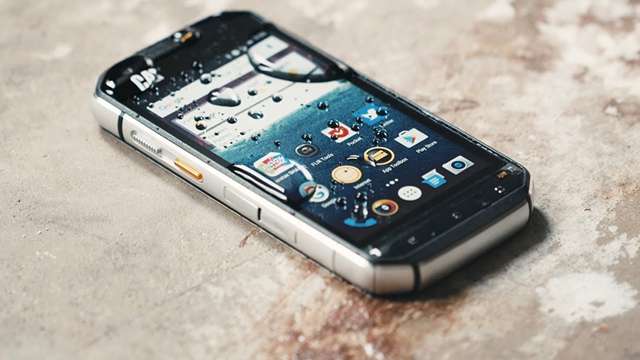 भारत में मिलने वाले इन स्मार्टफोन्स को आप कर सकते हैं रफ इस्तेमाल ...