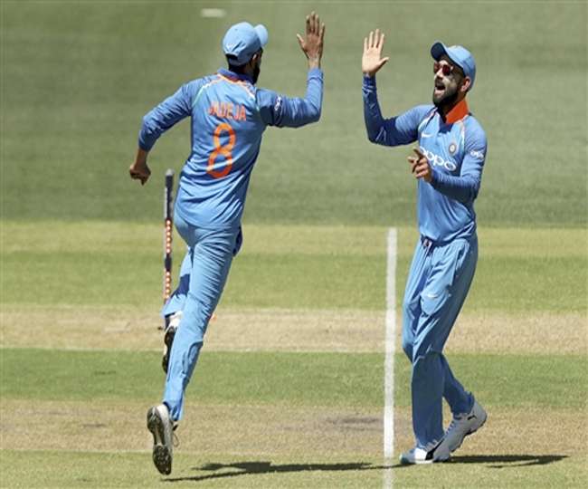 Video: जडेजा ने फेंका रॉकेट थ्रो, पलक झपकते ही ख्वाज़ा हो गए रन आउट ...