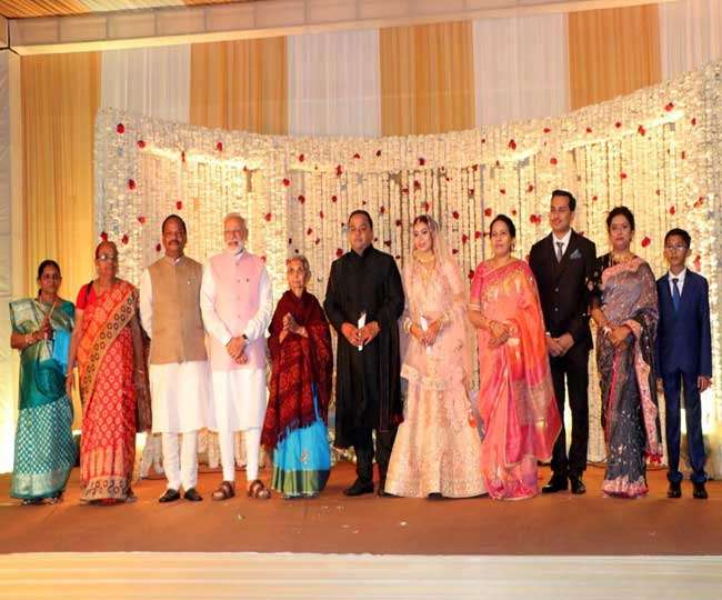 पीएम मोदी और राष्‍ट्रपति पहुंचे तस्‍वीरों में देखिए दिल्‍ली में सीएम ...