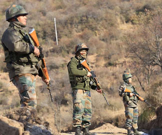पाकिस्तान के आक्रामक रुख के बाद LoC पर सेना की तैनाती तेज; भारत ने ...