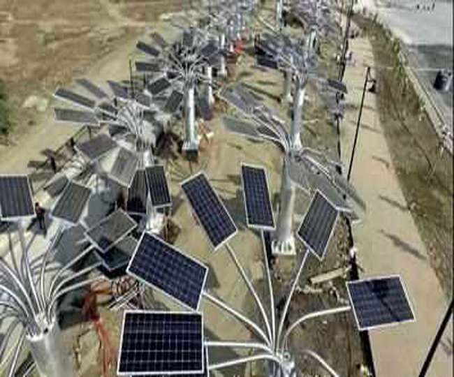 रोशनी के साथ सुरक्षा भी देगा यह पेड़, जानिए खासियत - This Solar Tree ...