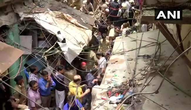 Mumbai Building Collapse: डोंगरी इलाके में 100 साल पुरानी इमारत गिरी ...