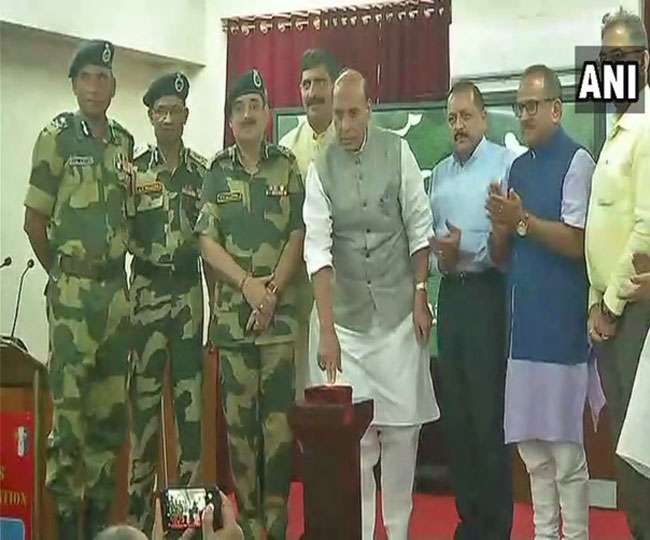 सीमा पर आज से काम करेगी देश की पहली 'स्मार्ट फेंस', गृहमंत्री ने किया ...