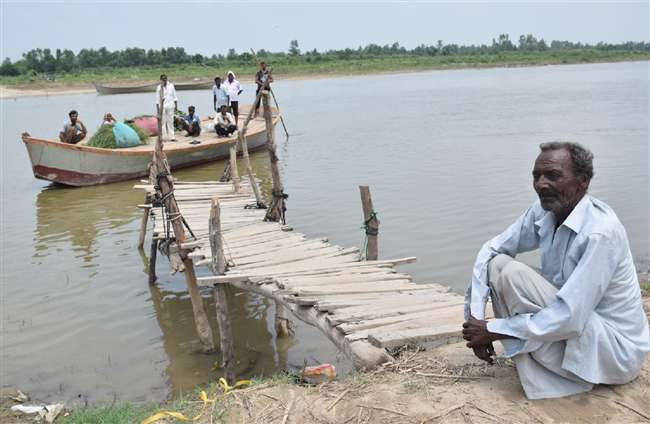 15 साल से नदी की धार से लड़ रहे मुरादाबाद के खेमा Moradabad News ...