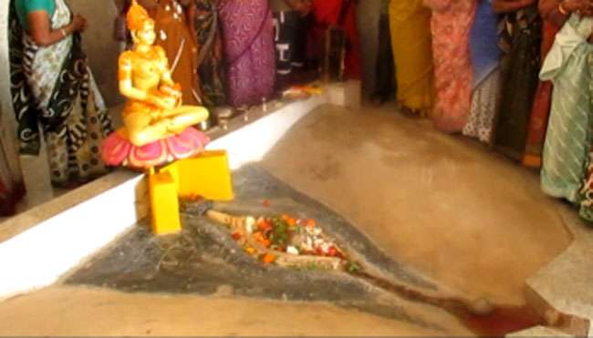 तो इसलिए इंद्र ने स्त्री को वरदान दिया कि स्त्रियों को हर महीने मासिक ...