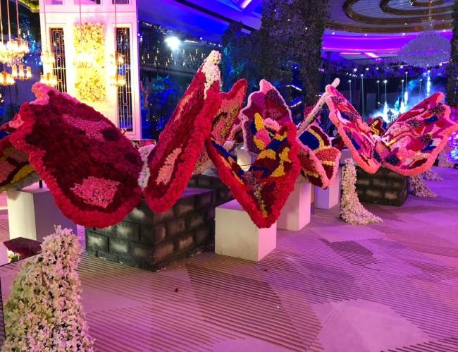 देवोत्थान एकादशी : फूलों के गार्डन की थीम तो कहीं बर्फ की सफेदी ...