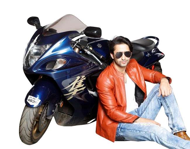 लुक के साथ बदले शहीर के रंग, याद आ रहा है 'पहला प्यार'!