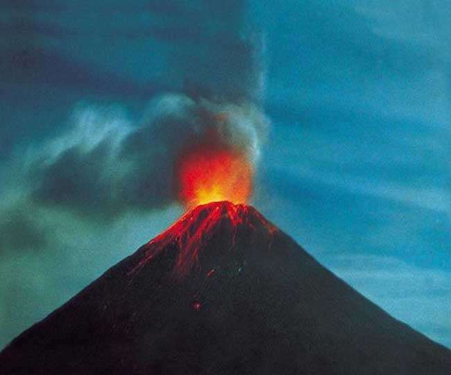देश का एकमात्र सक्रिय ज्वालामुखी फिर उगलने लगा लावा