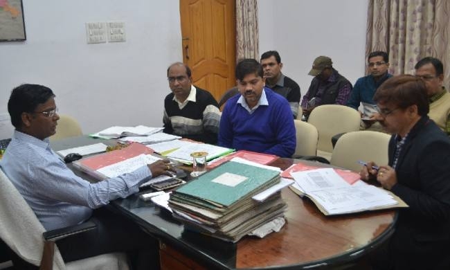 धान खरीदारी में तेजी लाएं - dm meeting