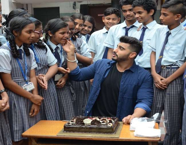 कॉमनवेल्थ गेम्स में पदक जीतने वाली महिला खिलाडियों को लेकर अर्जुन कपूर ...