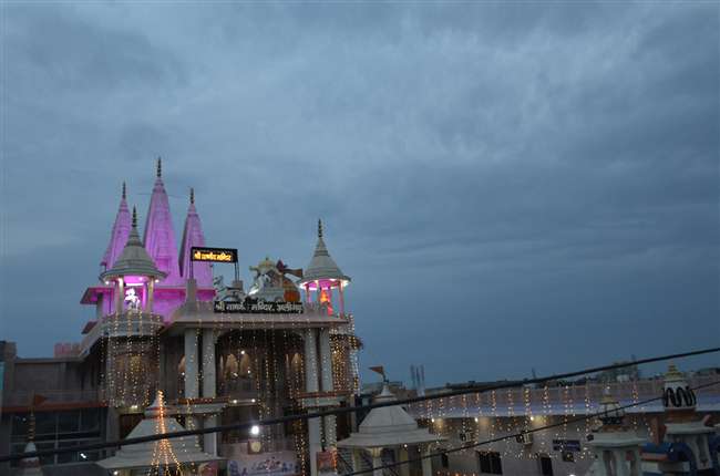 अलीगढ़ में शाम को आंधी, रात में बारिश, गिरा तापमान - In Aligarh storm ...