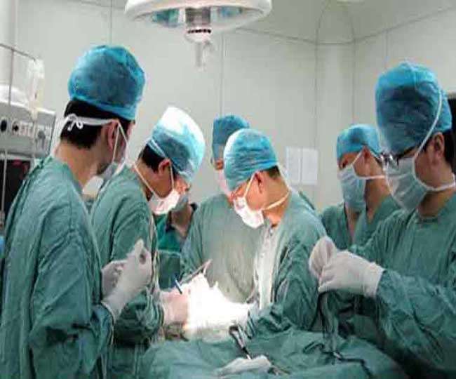 प्रेमिका ने काटा युवक का प्राइवेट पार्ट, डॉक्टरों ने 12 घंटे की सर्जरी ...