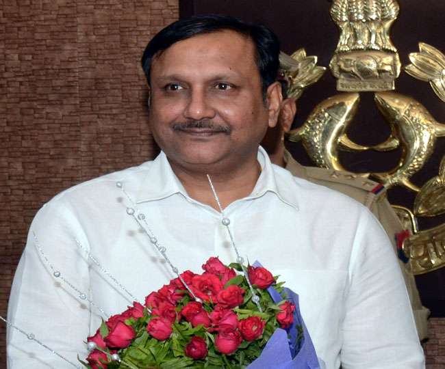 पदभार ग्रहण कर लखनऊ जेल पहुंचे डीजी आनन्द कुमार, बंदियों से की बातचीत ...