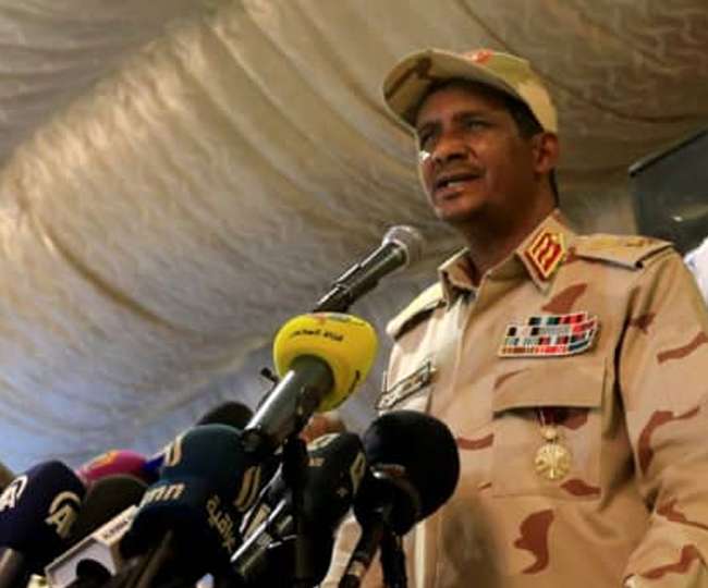 कभी ऊंट बेचता था ये शख्स, अब सूडान की सत्ता पर बनाई पकड़ - Camel seller ...