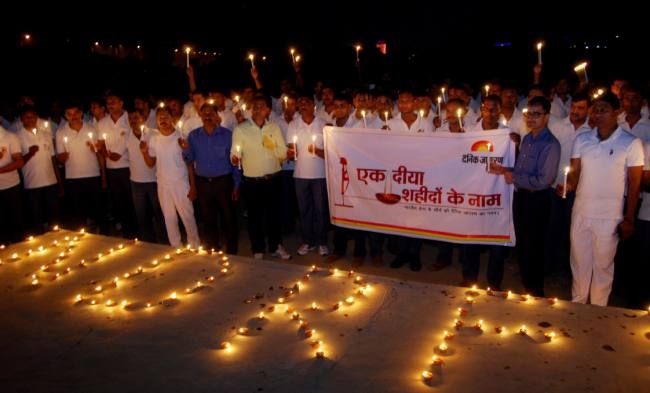 शहीदों की याद में एनडीआरएफ जवानों ने जलाए दीये