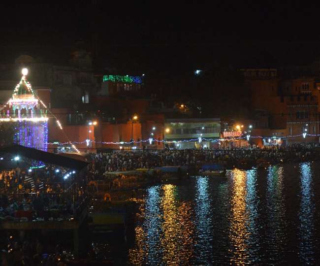 रंग बिरंगी रोशनी से नहाया चित्रकूट का रामघाट और दीपदान मेला शुरू