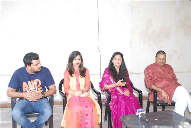 Lok Sabha Election 2019: पति कीर्ति के प्रचार में कूदी पूनम आजाद, जनता ...