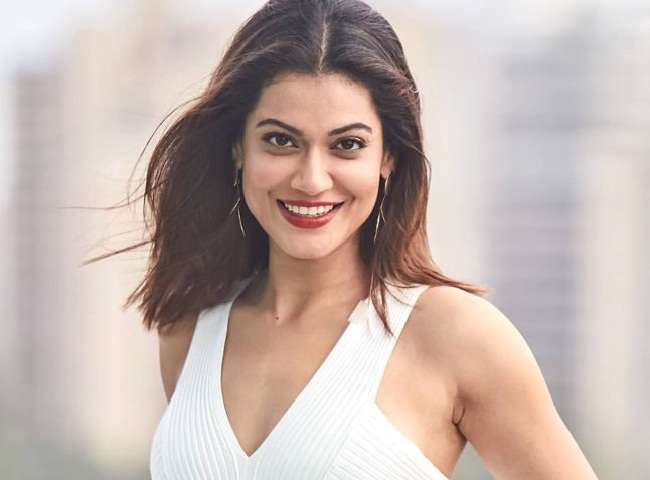 Payal Rohatgi का Congress पर बड़ा हमला, Gandhi Surname के बारे में कह ...