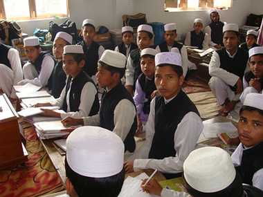 मदरसों को मिलेगी मान्यता - More Then 100 Madarsa Will Get Recognition In UP