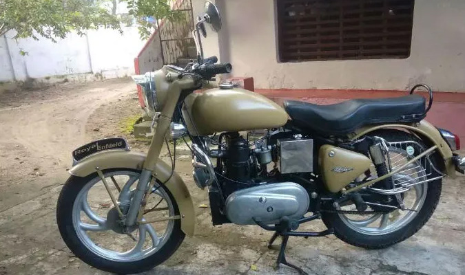 70 हजार से भी कम में मिल रही हैं रॉयल एनफील्ड की डीजल बुलेट, देगी 60 ...